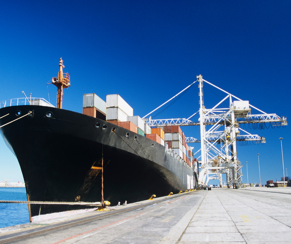 Los beneficios de hacer envíos con carga aérea o marítima | JML ...